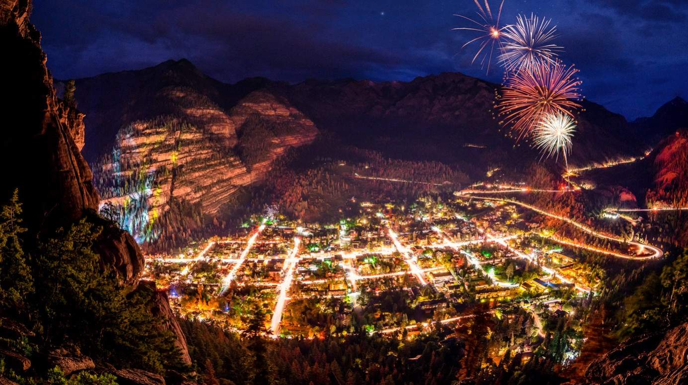 20 Foto Kembang Api untuk Ide Motret Malam Tahun Baru 2020 | Pricebook